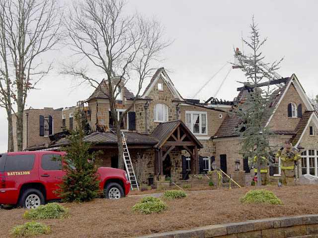 Overnight fire destroys home - Forsyth News