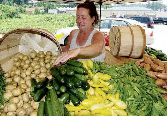 Stands satisfy interest, hunger - Forsyth News