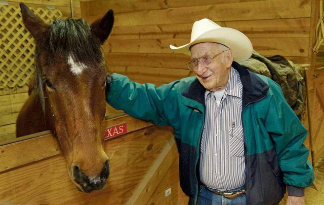 Children, families relish work of Mr. Charlie, 93, at north Forsyth ...