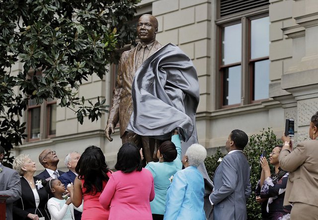 Martin Luther King Jr. statue unveiled at Georgia Capitol - Forsyth News