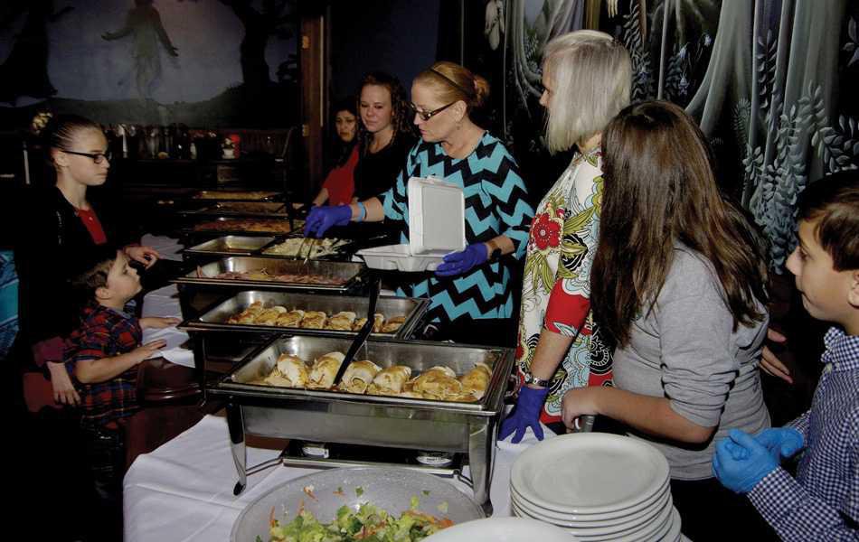 Tam's Backstage serves free holiday meal to families in need - Forsyth News