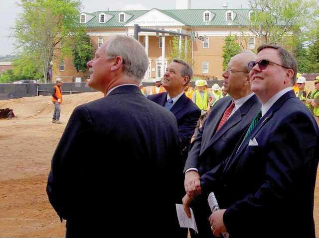 ‘Topping out’ ceremony marks milestone for new courthouse, jail ...