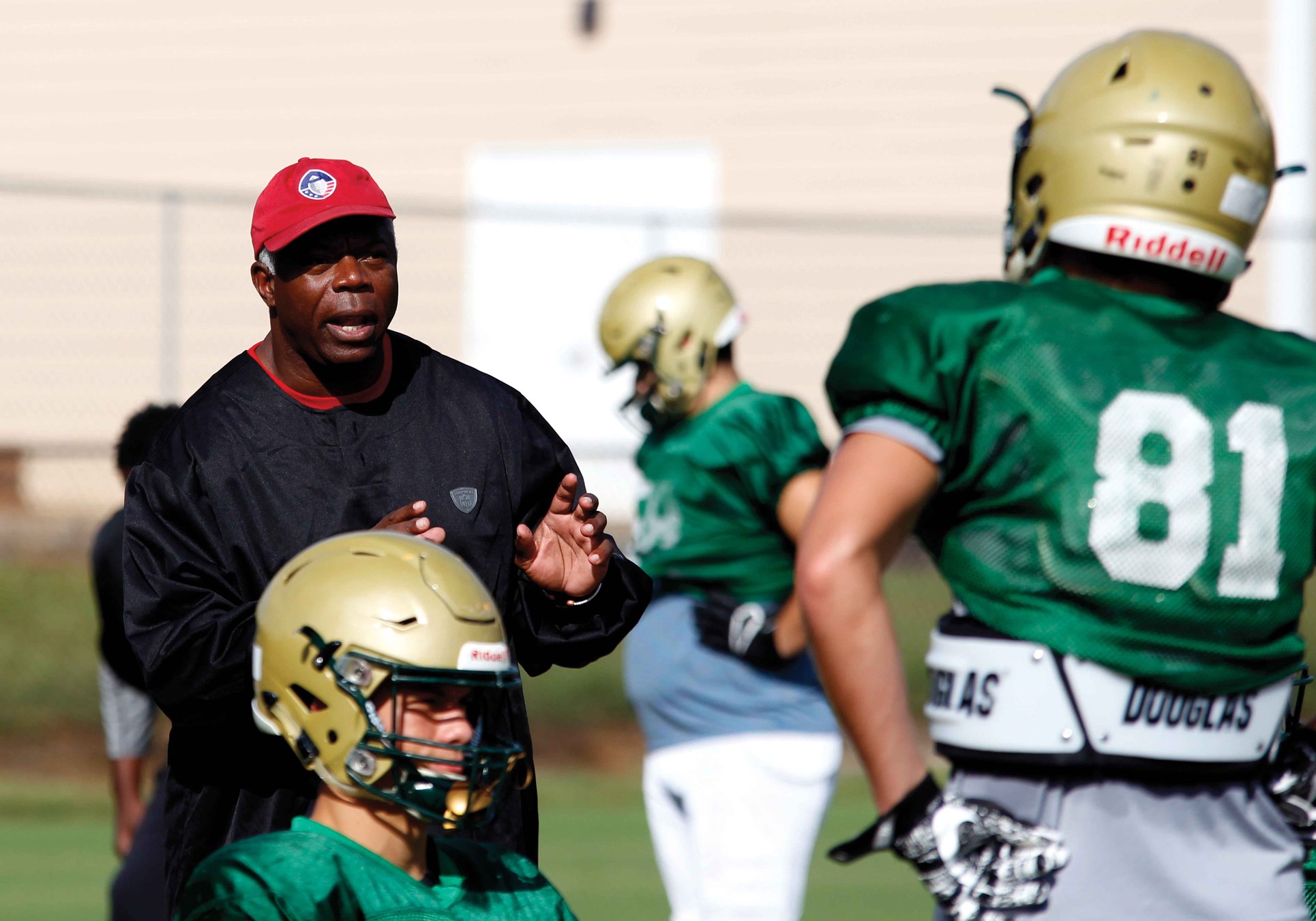Football: Former NFL defensive coordinator Tim Lewis brings wisdom ...