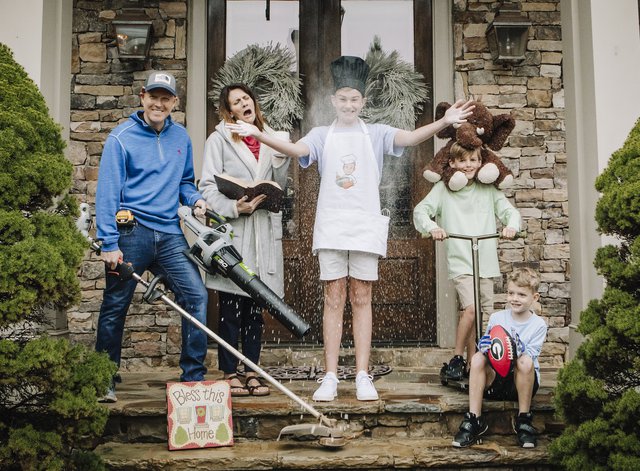 How to get a professional family photo of quarantine life (from the ...