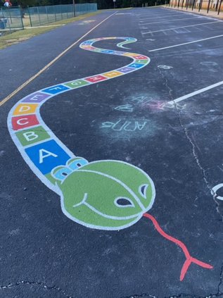 How Sawnee Elementary turned its plain bus lanes into a colorful ...
