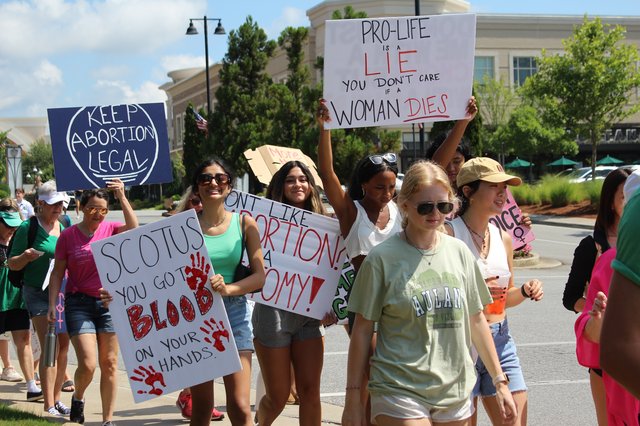 More than 100 students, other residents attend pro-choice protest in ...