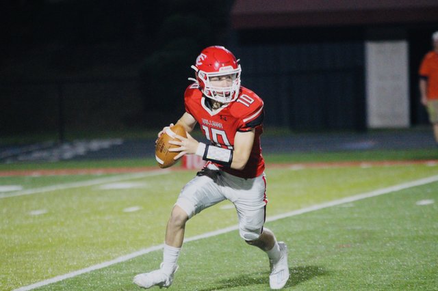 Football: Bulldogs drop heartbreaker at home - Forsyth News