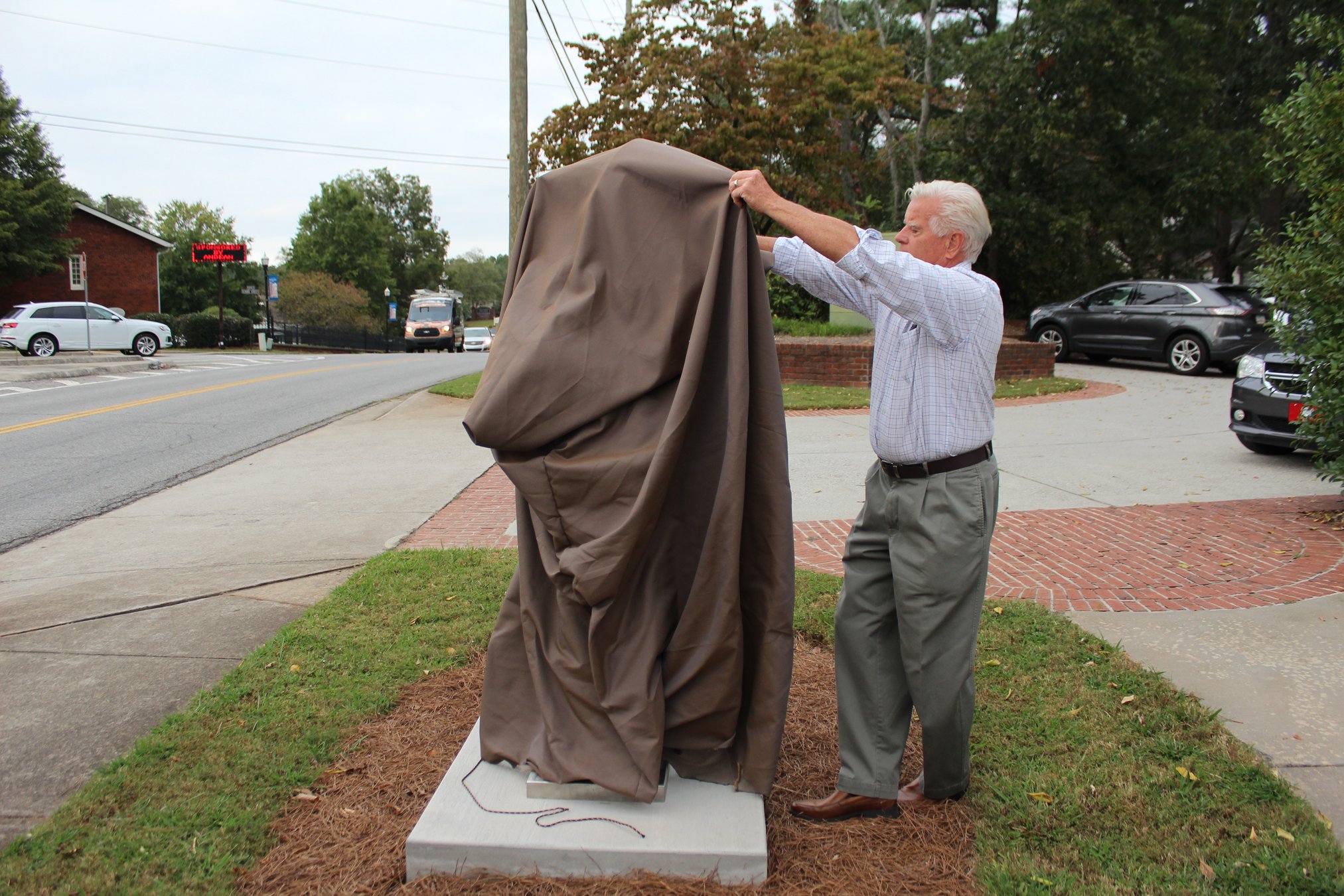 This world-renowned artist unveiled a new sculpture in downtown Cumming - Forsyth News
