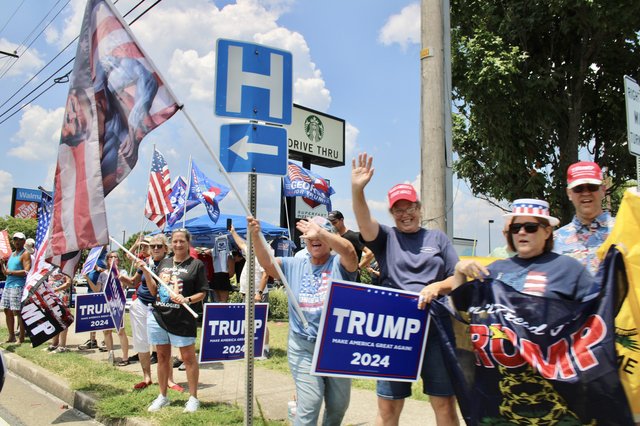 ‘This is a defining moment:’ More than 100 Trump supporters rally in ...
