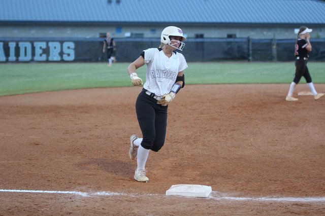 Softball: Raiders star Logan Currie homers to cap bittersweet week ...