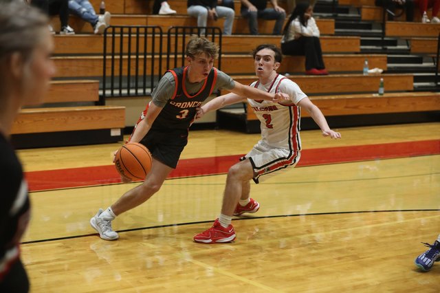 Basketball: Broncos nab region win over Falcons - Forsyth News