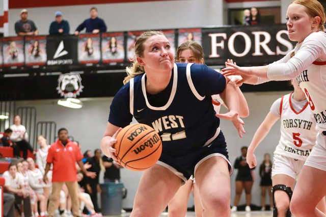 Basketball: Wolverines completes season sweep of Bulldogs - Forsyth News