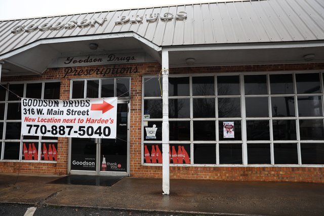 Demolition work begins at fire-ravaged Goodson Drugs in downtown ...