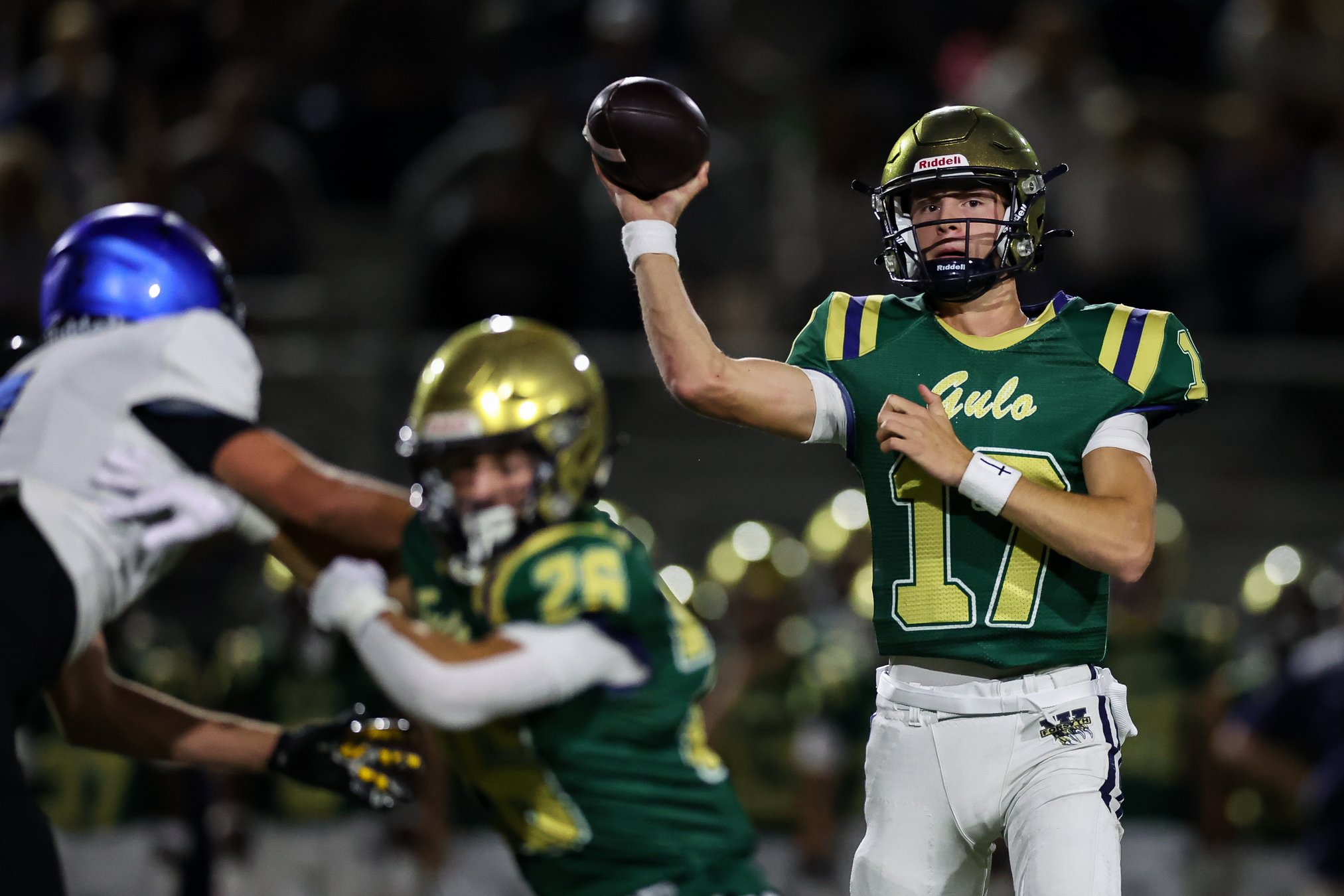 Football: Wolverines pull away from War Eagles - Forsyth News