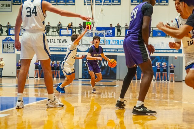 Basketball: Raiders ride strong defensive effort to road win - Forsyth News