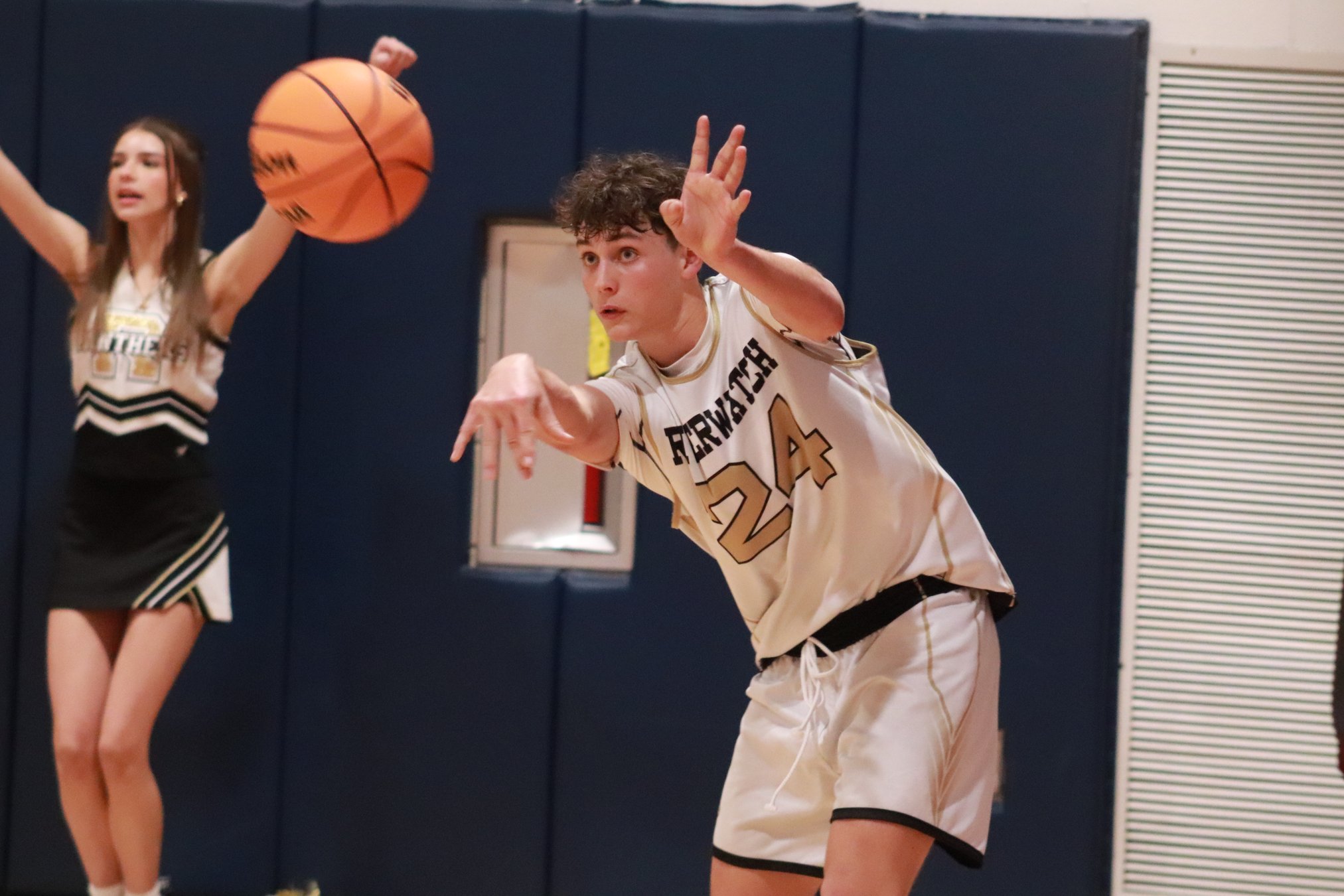 Middle School Basketball: Panthers hold off Eagles in tourney ...