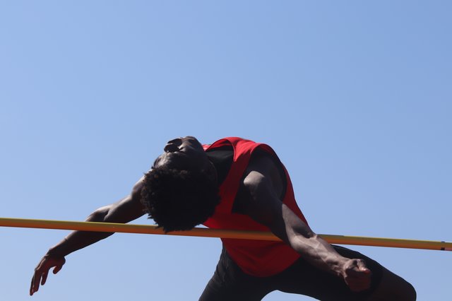 Track and Field: Bulldogs star Elijah Simon sets Forsyth County meet ...